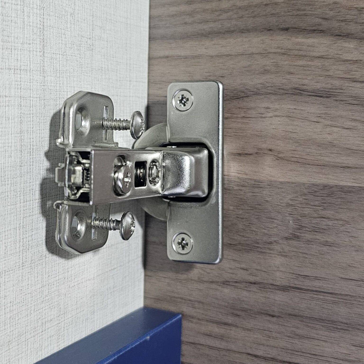 Bisagra semicurva Novisys 105° con amortiguación Hettich - Importadores ...